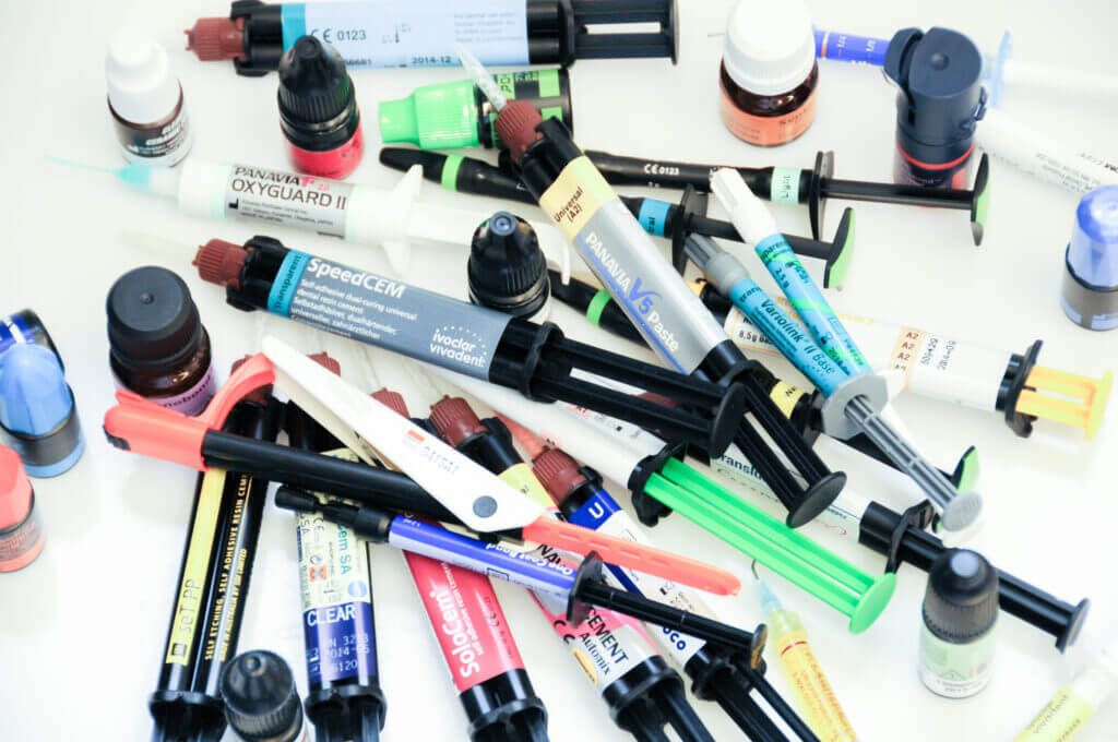 Adhäsiv oder doch traditionell? Befestigung Vollkeramik – EADT